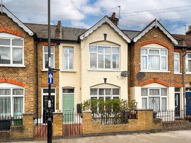 3 bedroom terraced house for sale