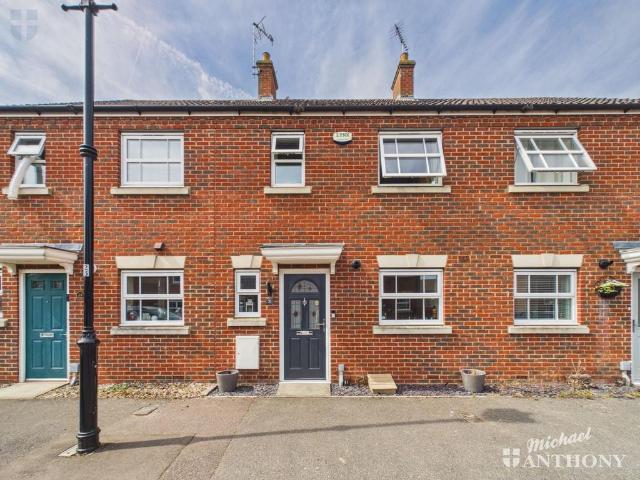 3 bedroom terraced house for sale