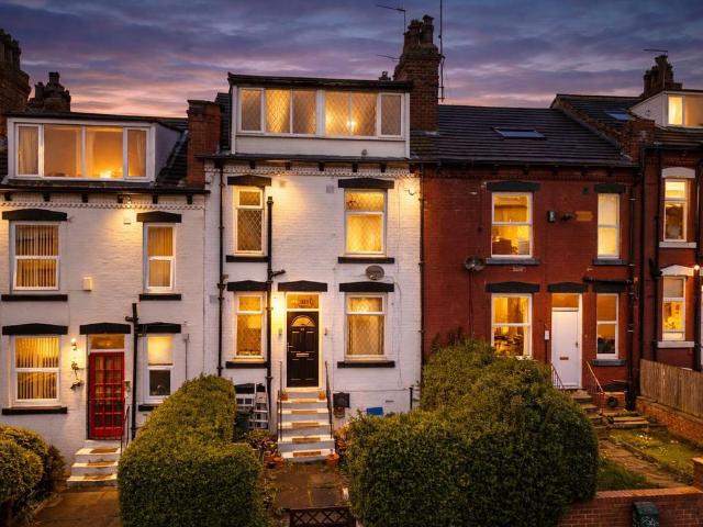3 bedroom terraced house for sale