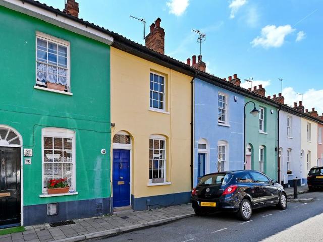 3 bedroom terraced house for sale