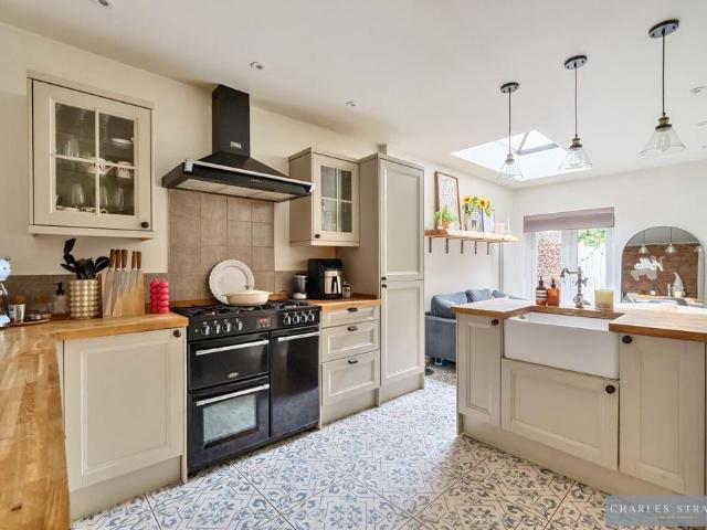 3 bedroom terraced house for sale