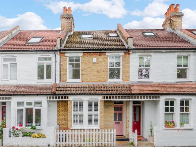3 bedroom terraced house for sale