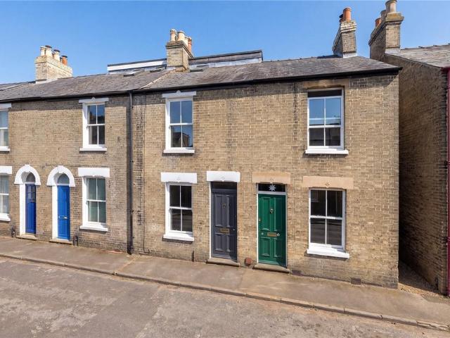 3 bedroom terraced house for sale