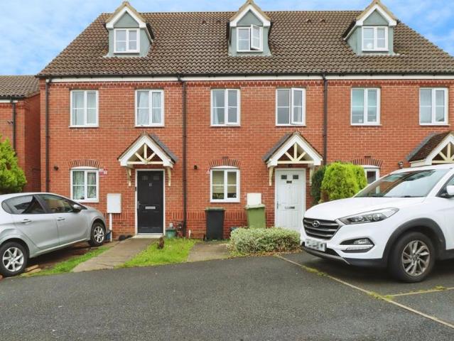 3 bedroom terraced house for sale