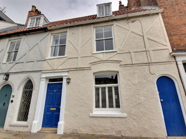 3 bedroom terraced house for sale