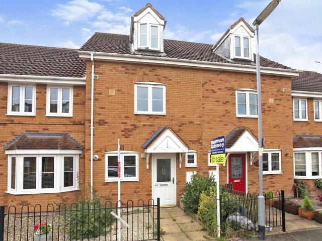 3 bedroom terraced house for sale