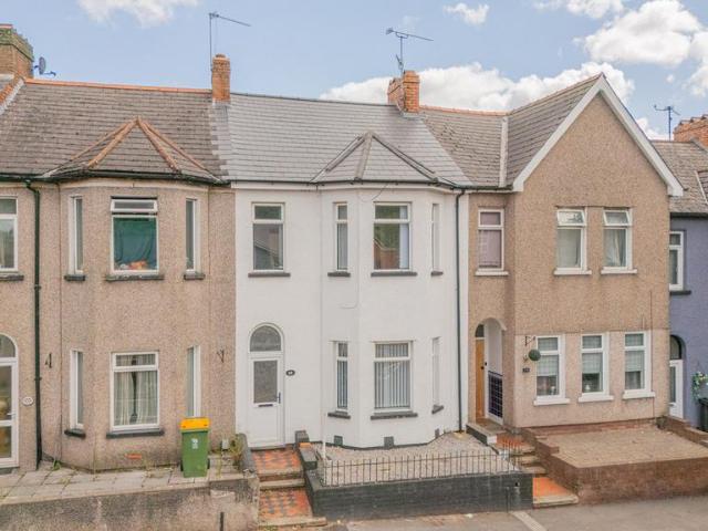 3 bedroom terraced house for sale