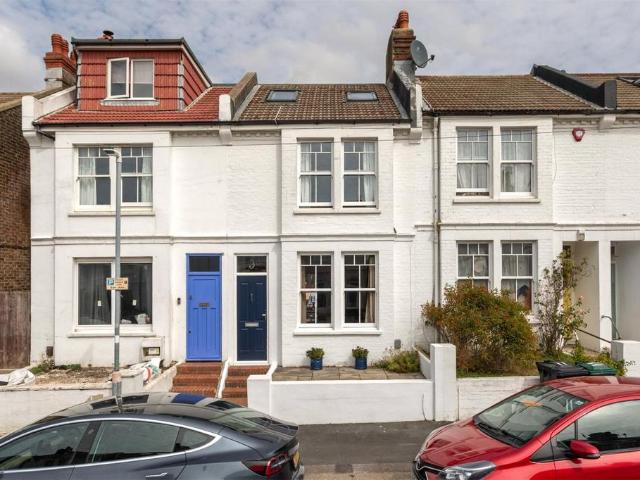 3 bedroom terraced house for sale