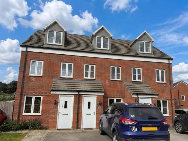 3 bedroom terraced house for sale