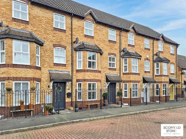 3 bedroom terraced house for sale