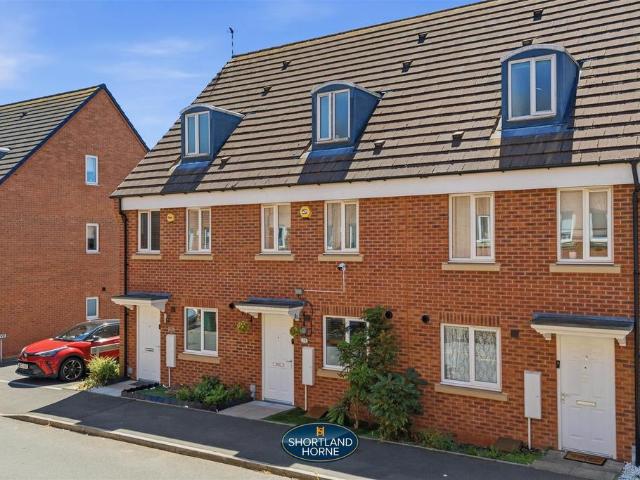 3 bedroom terraced house for sale