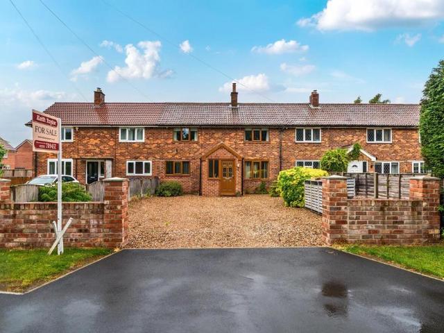 3 bedroom terraced house for sale