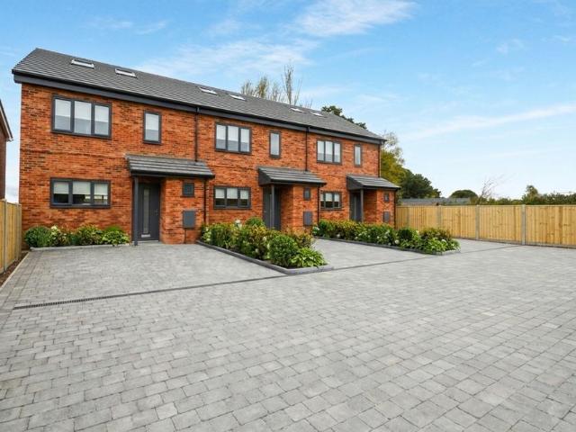 3 bedroom terraced house for sale