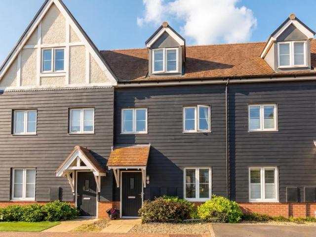 3 bedroom terraced house for sale