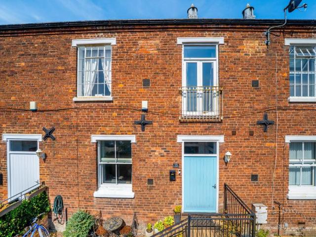 3 bedroom terraced house for sale