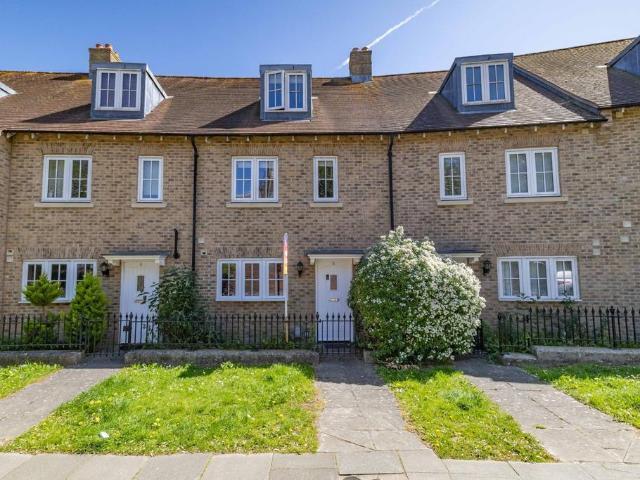 3 bedroom terraced house for sale