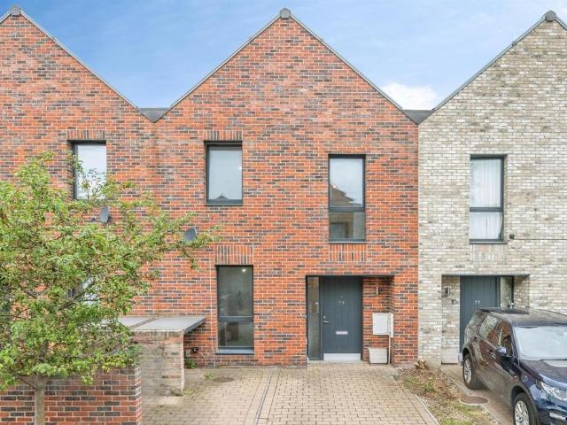 3 bedroom terraced house for sale