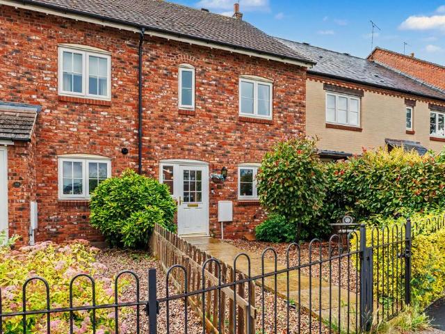 3 bedroom terraced house for sale