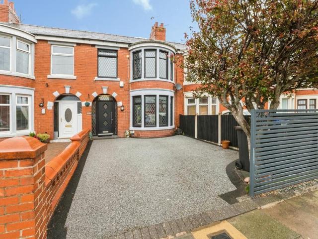 3 bedroom terraced house for sale