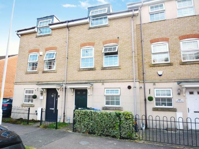 3 bedroom terraced house for sale