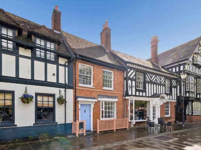 3 bedroom terraced house for sale
