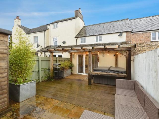 3 bedroom terraced house for sale