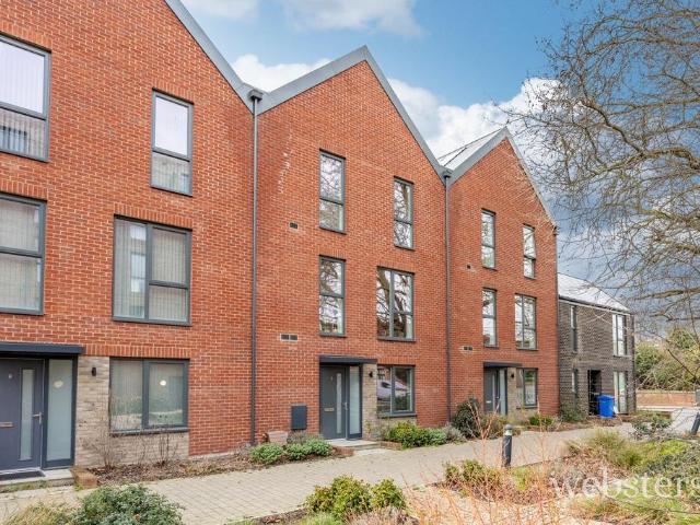 3 bedroom terraced house for sale