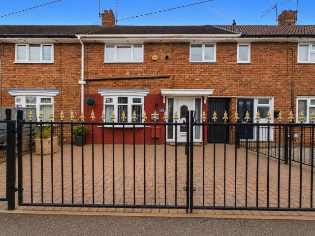 3 bedroom terraced house for sale