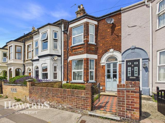 3 bedroom terraced house for sale