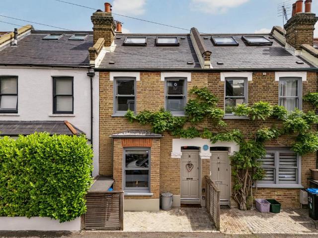 3 bedroom terraced house for sale