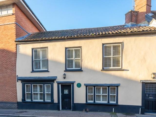 3 bedroom terraced house for sale