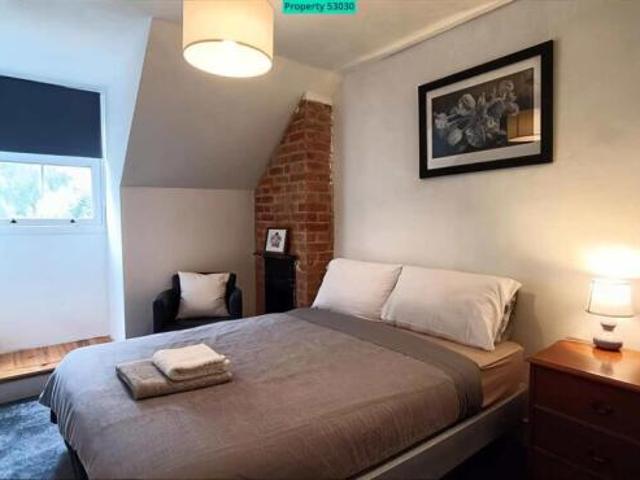 3 bedroom terraced house for sale in Elgar Road, Reading, RG2
