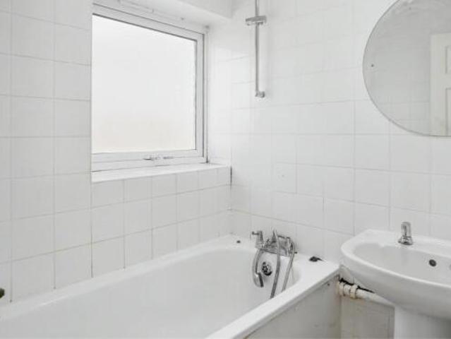 3 bedroom terraced house for sale in 52 High Beech Road, Luton, Bedfordshire, LU3