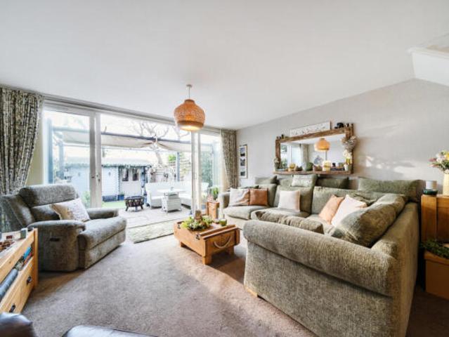 3 bedroom terraced house for sale in Court Road, London, SE9