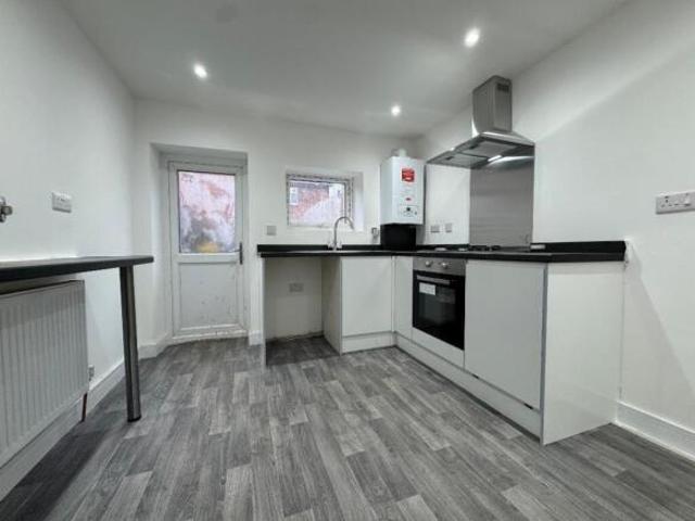 3 bedroom terraced house for sale in Cobden Street, Luton, LU2