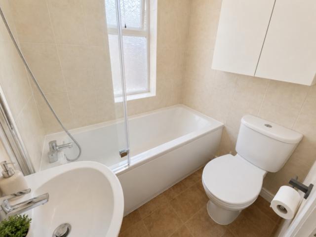 3 bedroom terraced house for sale in Colin Road, Luton, Bedfordshire, LU2 7RU, LU2