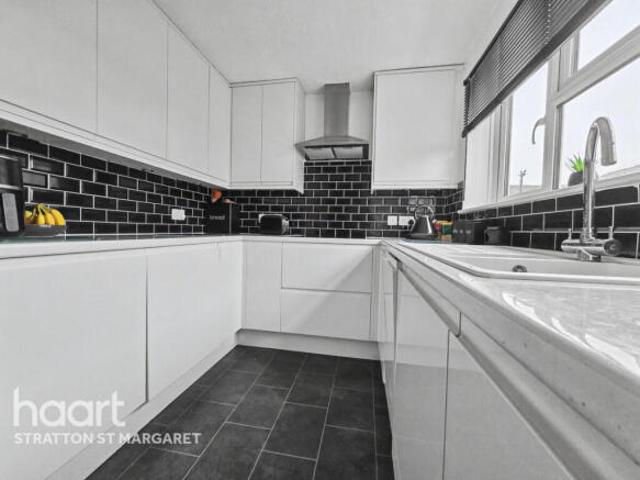3 bedroom terraced house for sale in Colingsmead, Swindon, SN3