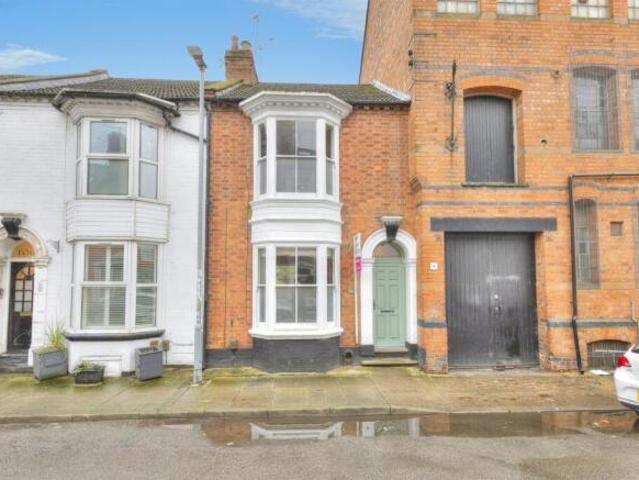 3 bedroom terraced house for sale in Colwyn Road, Northampton, NN1