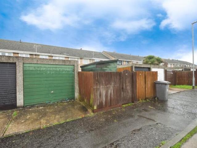 3 bedroom terraced house for sale in Cormorant Walk, Chelmsford, Essex, CM2