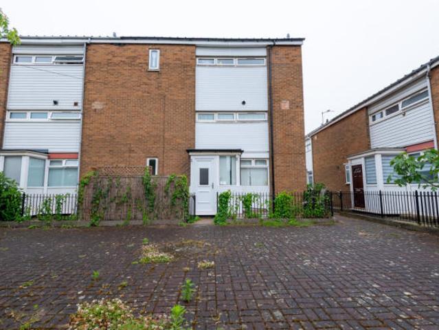 3 bedroom terraced house for sale in Cavill Place, Hull, HU3