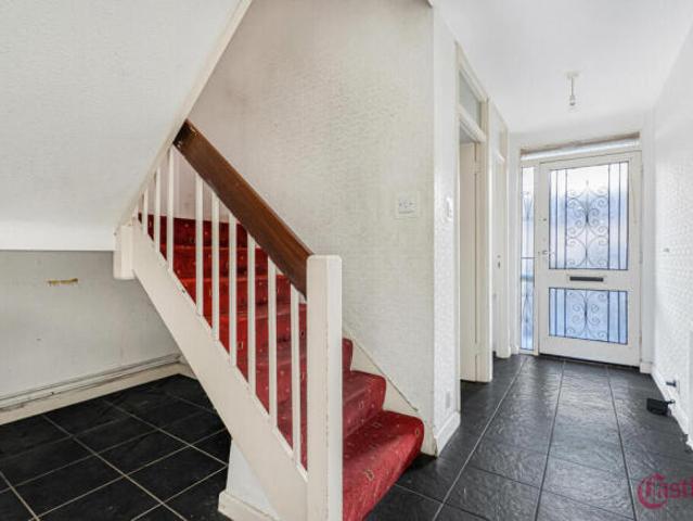 3 bedroom terraced house for sale in Caldecott Way, London, E5