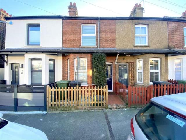 3 bedroom terraced house for sale in Camp View Road, St Albans.