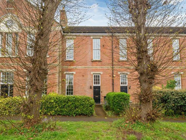 3 bedroom terraced house for sale in Cardwells Keep, Guildford, GU2