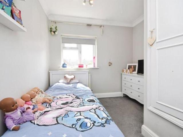 3 bedroom terraced house for sale in Carisbrook Road, Pilgrims Hatch, Brentwood, CM15