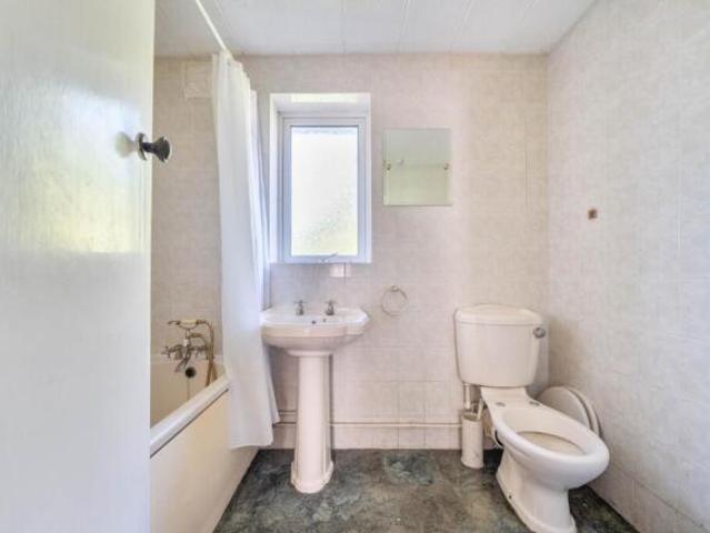 3 bedroom terraced house for sale in Carlisle Road, Bedford, MK40