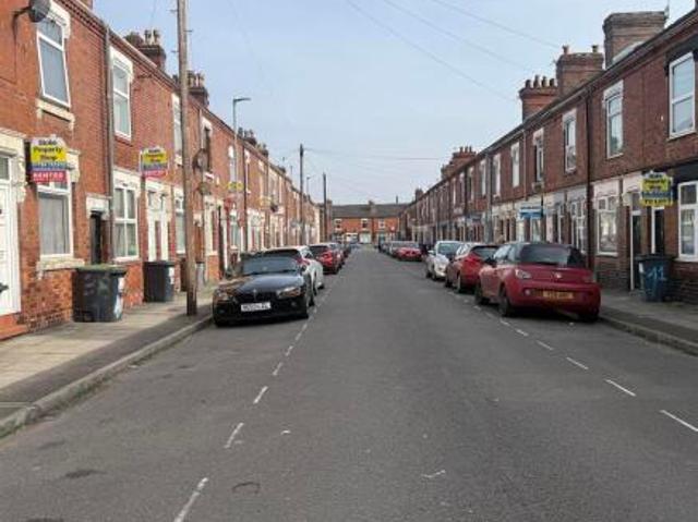 3 bedroom terraced house for sale in Carlton Road, Stoke On Trent, ST4