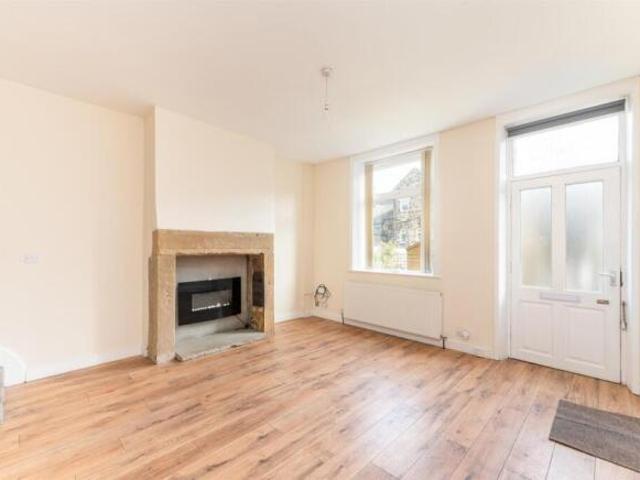3 bedroom terraced house for sale in Carlton Street, Otley, LS21