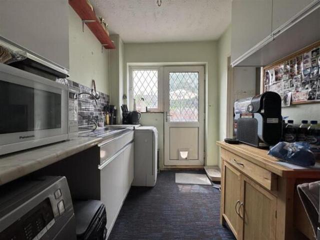 3 bedroom terraced house for sale in Carstairs Avenue, Swindon, SN3