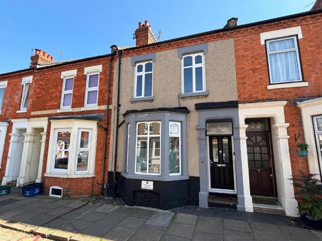 3 bedroom terraced house for sale in Cedar Road, Abington, Northampton NN1