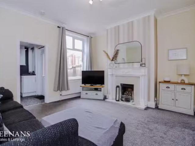 3 bedroom terraced house for sale in Church Lane, Clayton Le M.